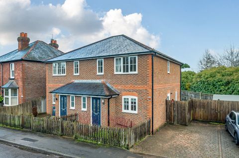 Peasmarsh, Guildford, Surrey GU3, 3 bed semi-detached house for sale, £ ...