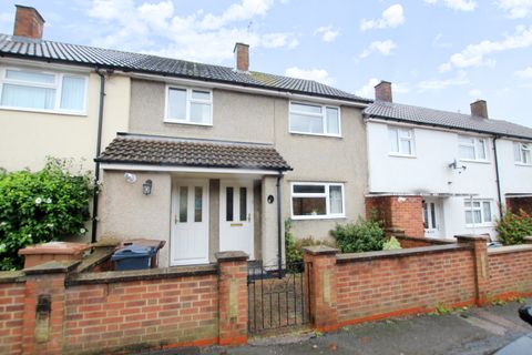 3 bed terraced house for sale in Elm Walk, Stevenage SG2, £285,000 - Zoopla