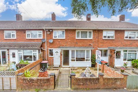 3 bed terraced house for sale in Selham Close, Crawley, West Sussex ...