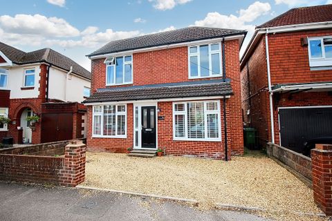 2 bed detached house for sale in Chafen Road, Bitterne Manor SO18, £ ...