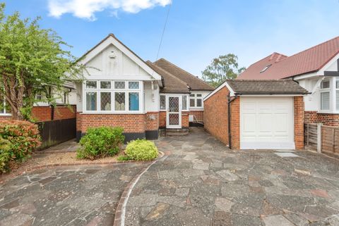 2 bed bungalow for sale in The Warren, Worcester Park, Surrey KT4, £699,950 - Zoopla