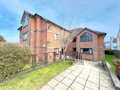 2 bed flat for sale in Wellesley Gate, East Station Road, Aldershot ...