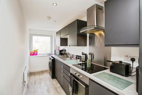 Mixenden Road, Halifax HX2, 2 bed flat for sale, £70,000 - Zoopla