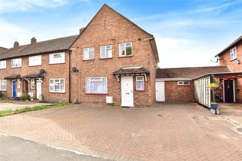 Cedar Way, Guildford, Surrey GU1, 4 bed terraced house to rent, £2,200 ...