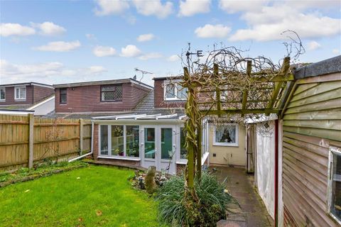 3 bed chalet for sale in Neal Road, West Kingsdown, Sevenoaks, Kent ...