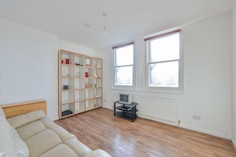 Palace Road, Streatham Hill, London SW2, 3 bed flat for sale, £500,000 ...