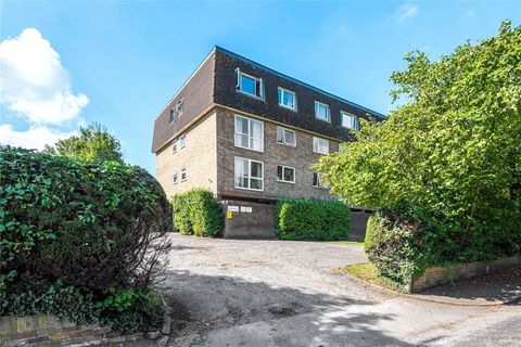 1 bed flat for sale in Addlestone Park, Addlestone KT15, £210,000 - Zoopla