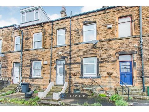 1 bed terraced house to rent in Bank Terrace, Morley, Leeds LS27, £780 ...
