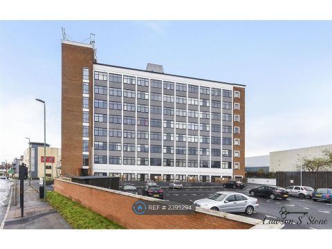 1 bed flat to rent in Waddon House, Croydon CR0, £1,400 pcm - Zoopla