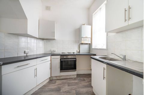 Church Road, Harlesden, London NW10, 2 bed flat for sale, £300,000 - Zoopla