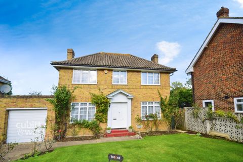3 bed detached house to rent in Round Grove, Croydon CR0, £2,200 pcm ...