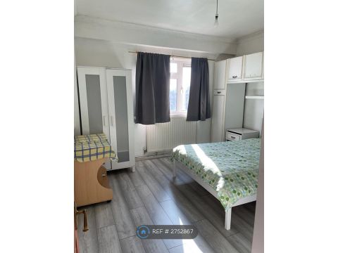 Bronti Close, London SE17, 3 bed flat to rent, £2,300 pcm - Zoopla