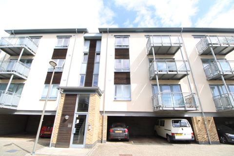 Quayside Drive, Colchester CO2, 2 bed flat for sale, £135,000 - Zoopla