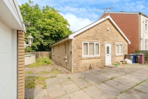 2 bed detached bungalow for sale in Kensington Place, Burnley BB11, £ ...