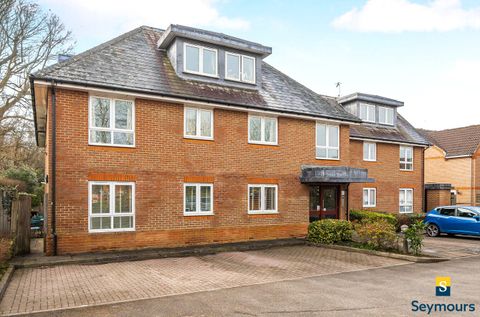 2 bed flat for sale in Mallow Crescent, Burpham, Guildford GU4, £ ...
