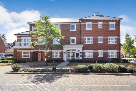 Pyestock Way, Fleet, Hampshire GU51, 2 bed flat for sale, £375,000 - Zoopla