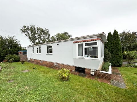 2 bed mobile/park home for sale in Lion House Park, Mill Road, Hailsham ...