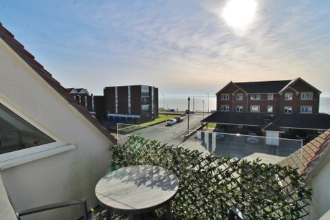 Osborne Road, Lee-On-The-Solent PO13, 2 bed flat for sale, £375,000 ...