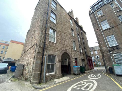 4 bed flat to rent in Nethergate, Dundee DD1, £1,700 pcm - Zoopla