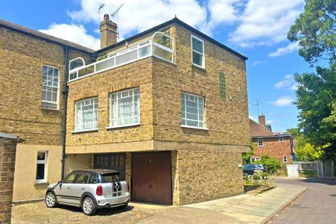 Ham Common, Richmond TW10, 2 bed property for sale, £675,000 - Zoopla