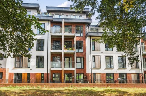 Richard Lewis Way, Solihull B90, 2 bed flat for sale, £240,000 - Zoopla