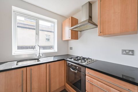 2 bed flat for sale in Chingford Road, Lloyd Park, Walthamstow E17, £ ...