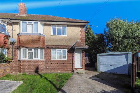 Perry Close, Uxbridge UB8, 2 bed maisonette for sale, £300,000 - Zoopla