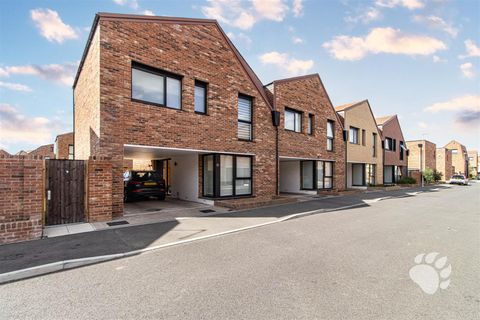 Caxton Way, Basildon SS14, 4 bed end terrace house for sale, £450,000 ...