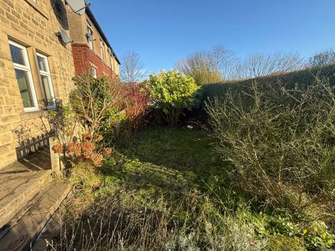Scale Hill, Huddersfield HD2, 3 bed property to rent, £950 pcm - Zoopla