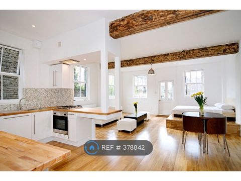 1 bed flat to rent in Battersea Rise, London SW11, £1,600 pcm - Zoopla