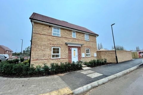 3 bed semi-detached house to rent in Fieldfare Way, Coventry CV4, £ ...