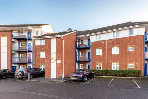 2 bed flat to rent in Kennet Walk, Reading RG1, £1,350 pcm - Zoopla