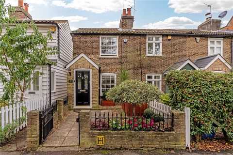 2 bed end terrace house for sale in First Cross Road, Twickenham TW2, £675,000 - Zoopla