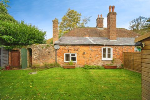 Up Street, Dummer, Basingstoke RG25, 2 bed cottage for sale, £375,000 ...