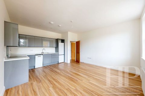 Balcombe RH17, 2 bed flat to rent, £1,250 pcm - Zoopla