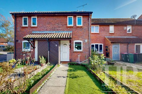 Gorse Close, Crawley RH11, 2 bed terraced house for sale, £280,000 - Zoopla