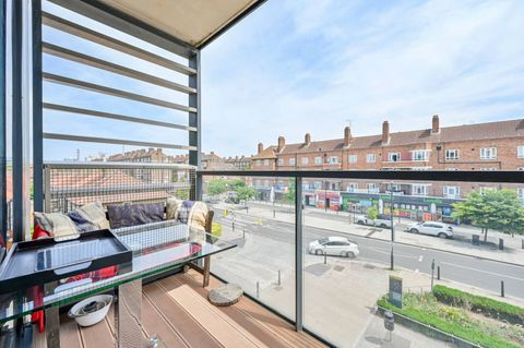 Cranston Court, Shepherd's Bush, London W12, 2 bed flat to rent, £2,750 ...