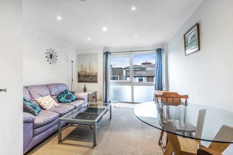 Widmore Road, Bromley, Kent BR1, 2 bed flat to rent, £1,600 pcm - Zoopla