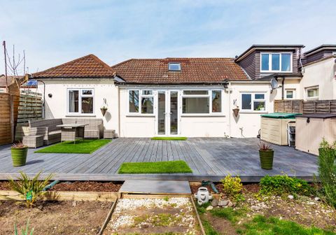 4 bed semi-detached bungalow for sale in 137 Fulwich Road, Dartford, Kent DA1, £220,000 - Zoopla