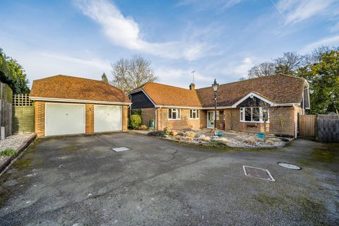 Woodham, Surrey GU21, 5 bed detached house for sale, £995,000 - Zoopla