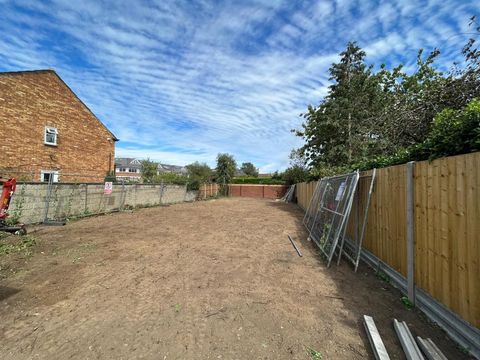 Property for sale in Stepgates, Chertsey KT16, £225,000 - Zoopla