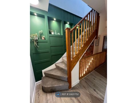 Room to rent in Alphington Road, Exeter EX2, £700 pcm - Zoopla