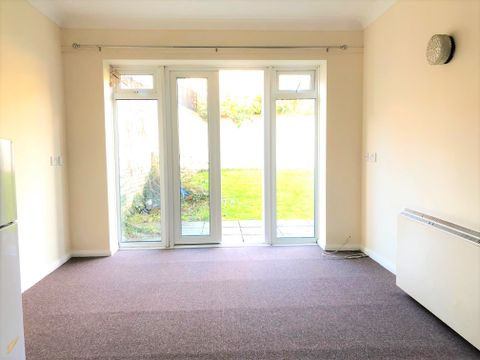 Mayday Road, Thornton Heath CR7, 2 bed flat to rent, £1,599 pcm - Zoopla