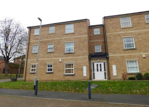 2 bed flat to rent in Broom Mills Road, Farsley LS28, £975 pcm - Zoopla