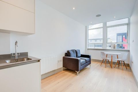 Broad House, Imperial Drive HA2, Rayners Lane,, 1 bed flat to rent, £ ...