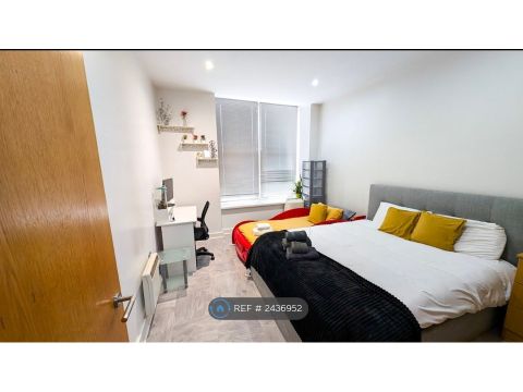 2 bed flat to rent in Mcilroys Building, Reading RG1, £1,625 pcm - Zoopla