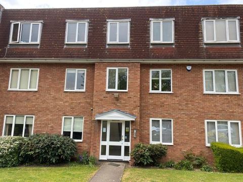 2 bed flat to rent in Gridiron Place, Upminster RM14, £1,350 pcm - Zoopla
