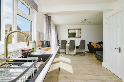 4 bed detached house for sale in Flint Close, Luton, Bedfordshire LU3 ...