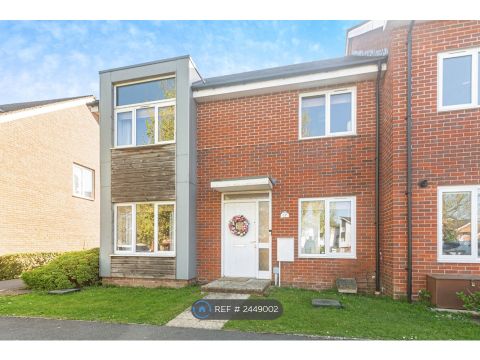 4 bed end terrace house to rent in John Hunt Drive, Basingstoke RG24, £ ...