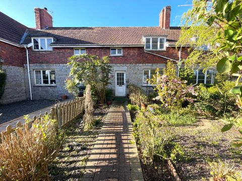 Barn Close, Street BA16, 2 bed terraced house for sale, £145,000 - Zoopla